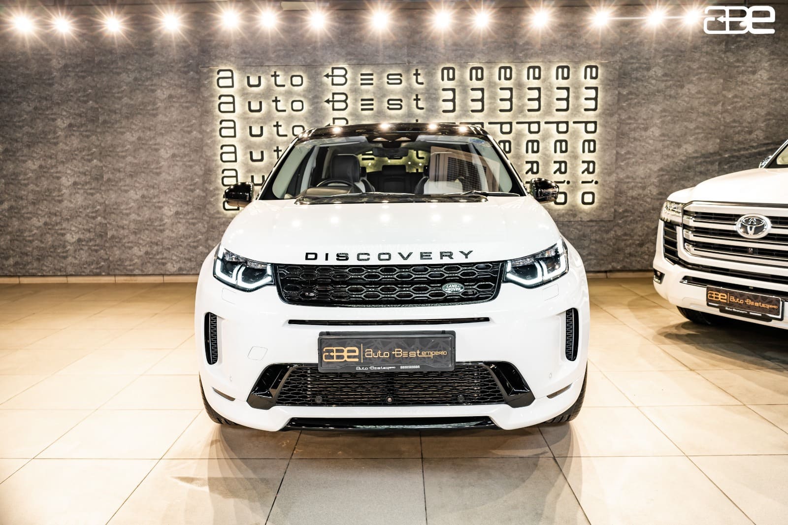 Buy White Pre Owned Land Rover Discovery Sport Dynamic SE In Delhi