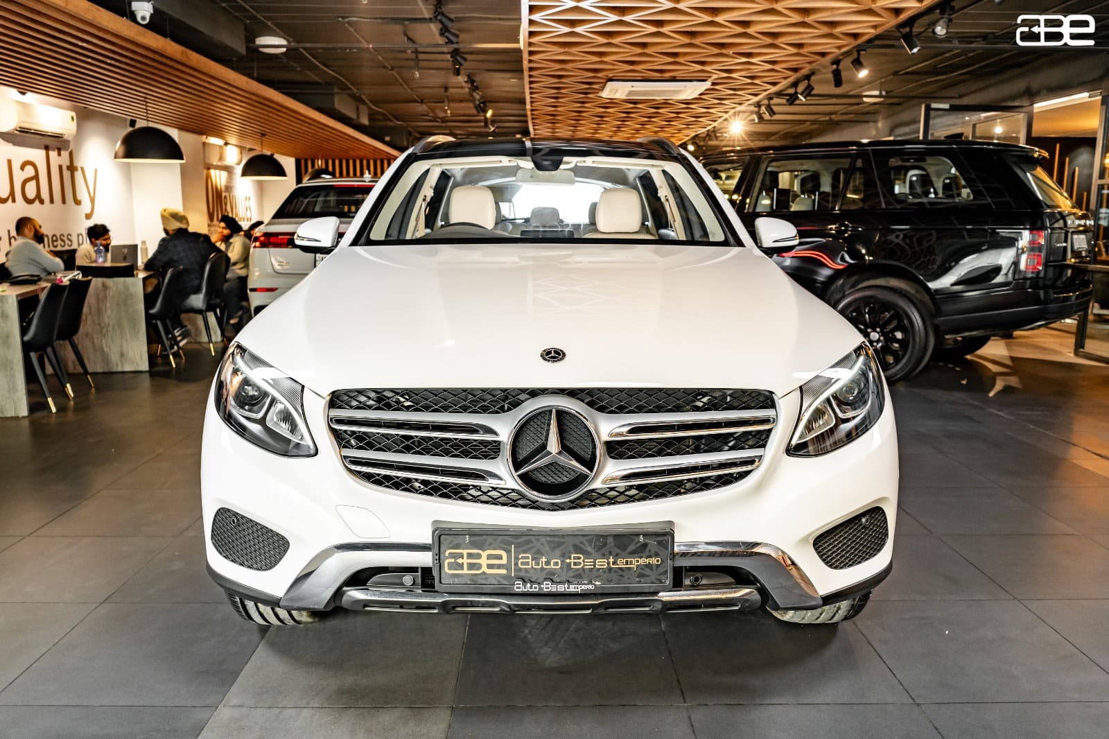 Pre Owned Mercedes-Benz GLC-300 4-MATIC
